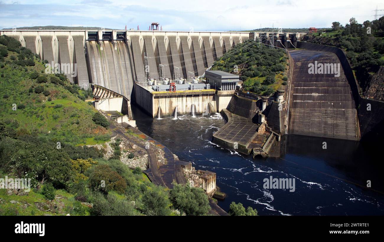 Alcantara Dam, aka the Jose Maria de Oriol Dam - Alcantara II, buttress ...