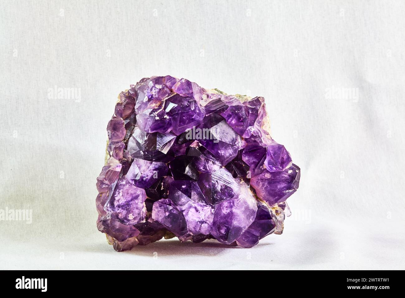 Amethyst texture hi-res stock photography and images - Alamy