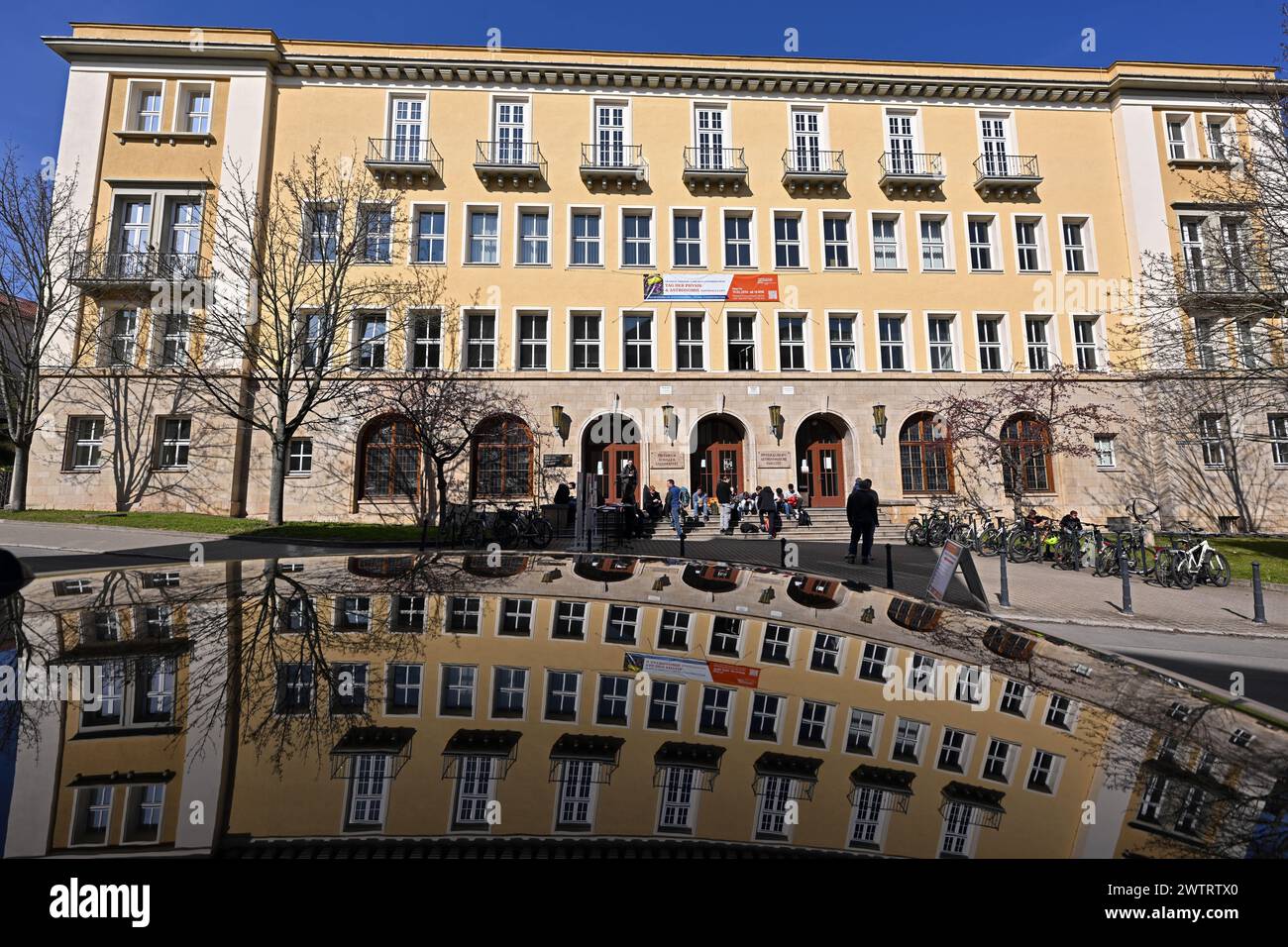 Faculty of physics and astronomy hi-res stock photography and images ...