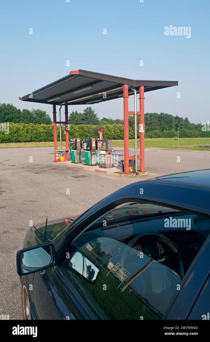 Car canopy hi-res stock photography and images - Alamy