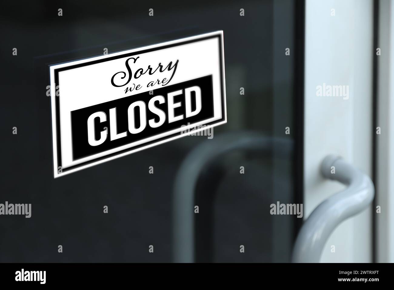 Signboard inscription sorry closed hi-res stock photography and images ...