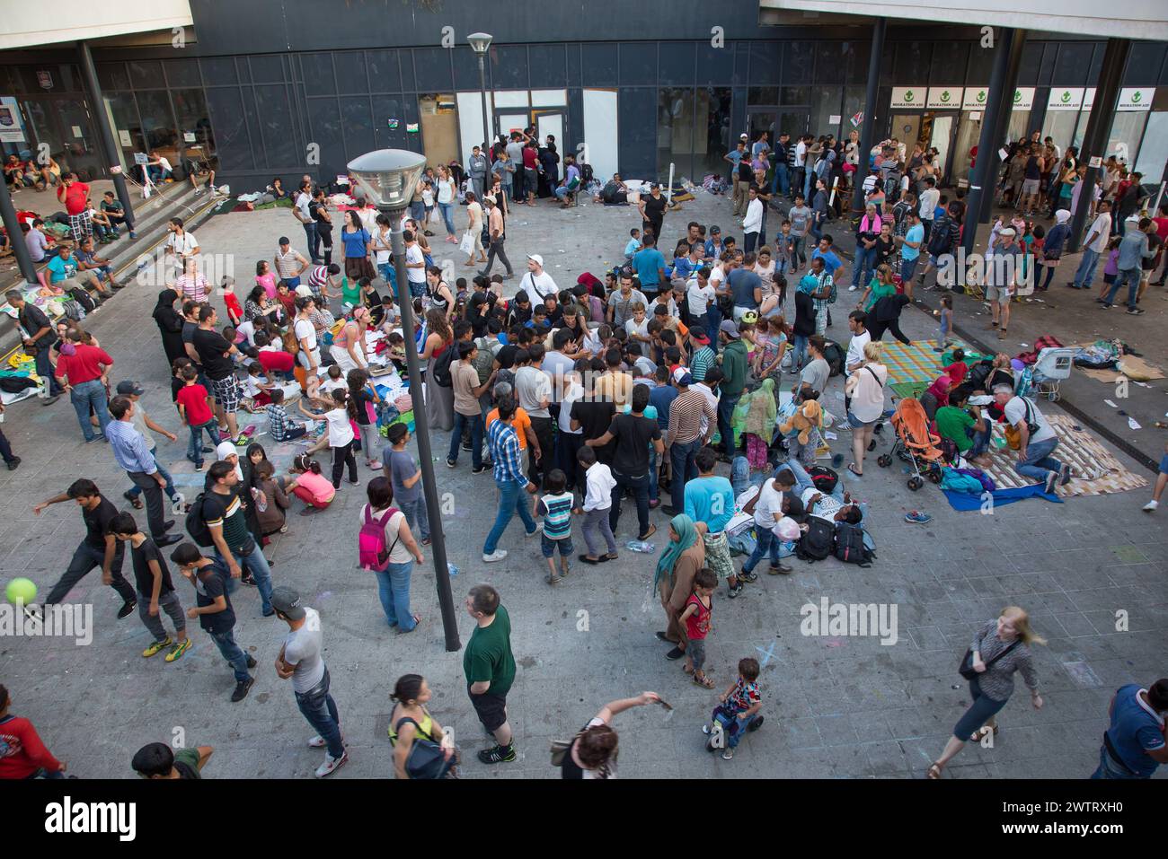 Syrian and other Arab Refugees crowd wait for their onward journey to ...