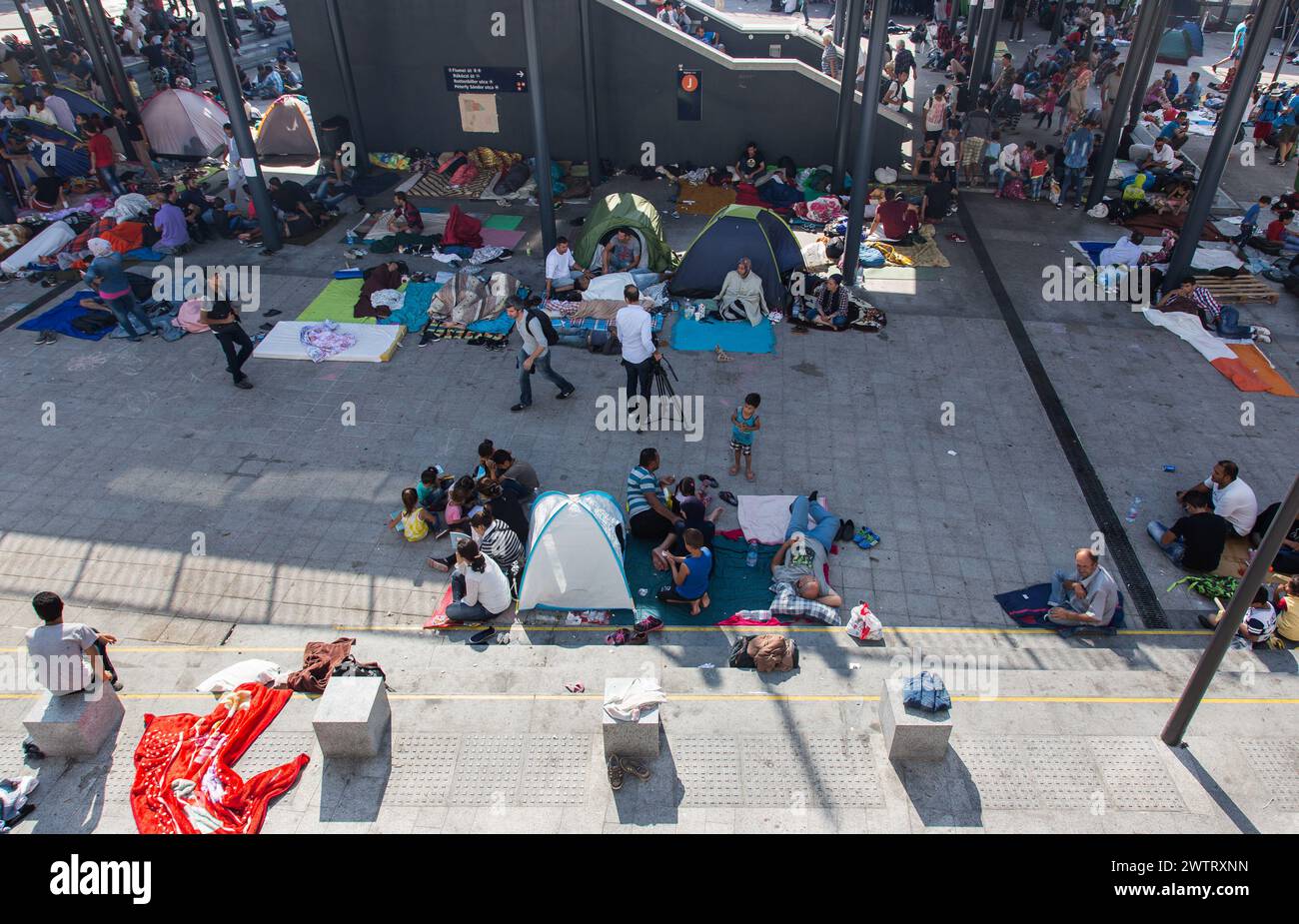 Syrian and other Arab Refugees crowd wait for their onward journey to ...