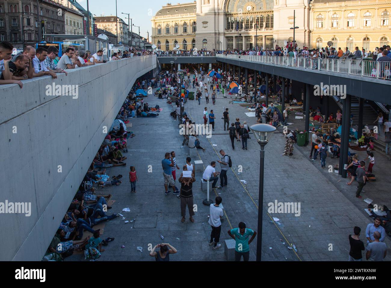 Syrian and other Arab Refugees crowd wait for their onward journey to ...