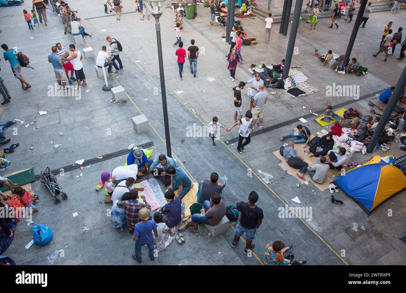 Syrian and other Arab Refugees crowd wait for their onward journey to ...