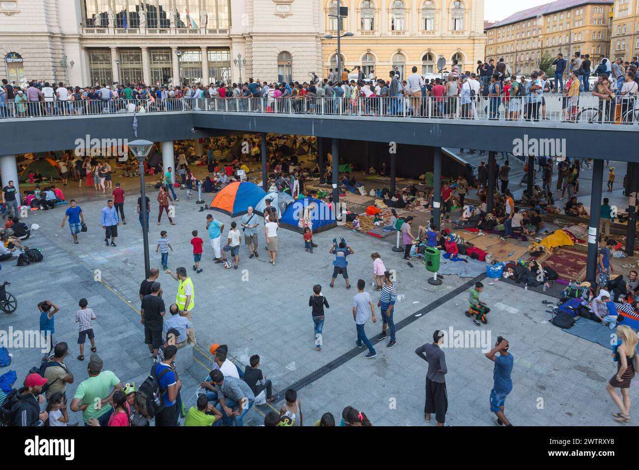 Syrian and other Arab Refugees crowd wait for their onward journey to ...