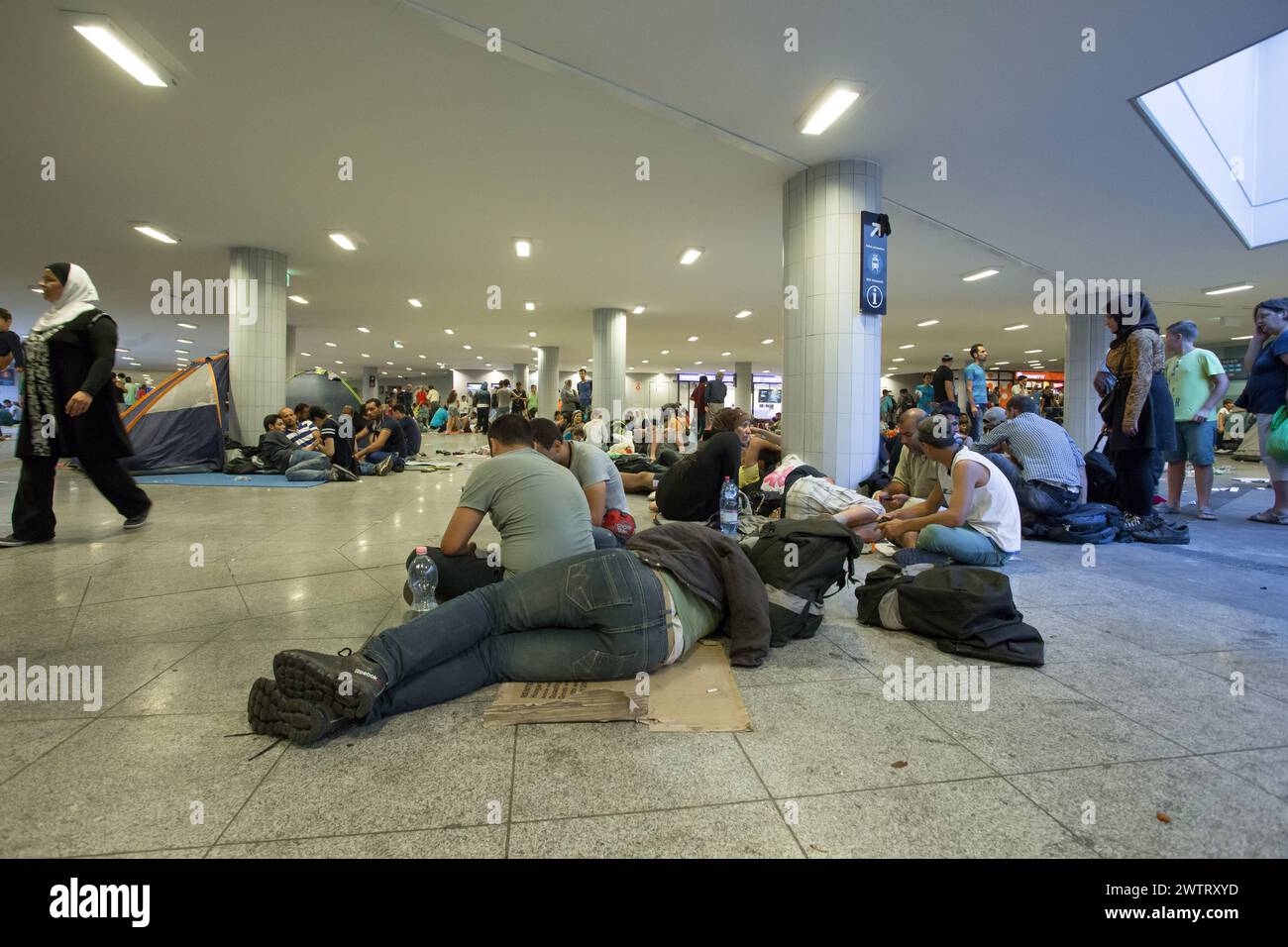 Syrian and other Arab Refugees crowd wait for their onward journey to ...