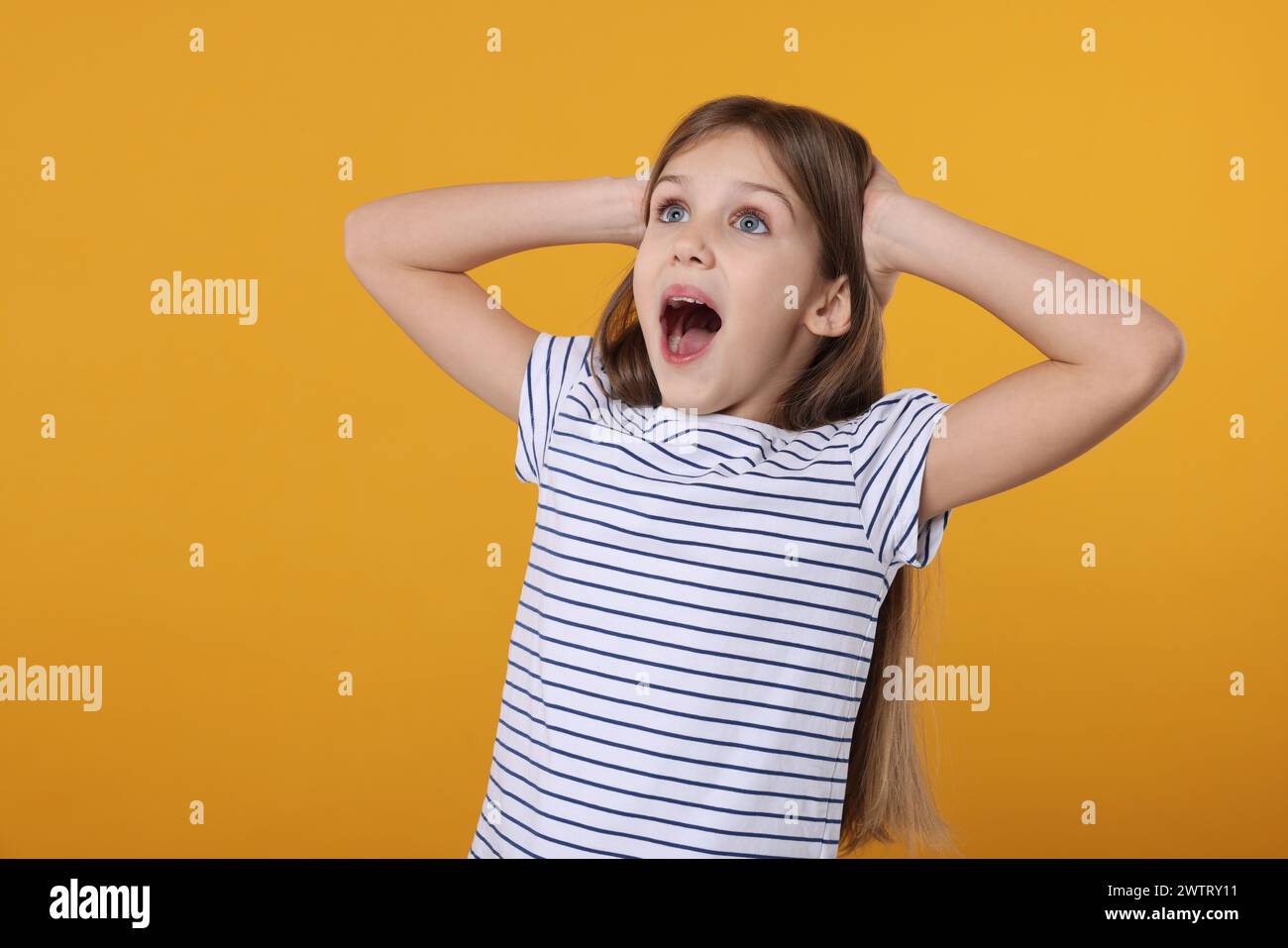 Tween girl face surprised hi-res stock photography and images - Alamy