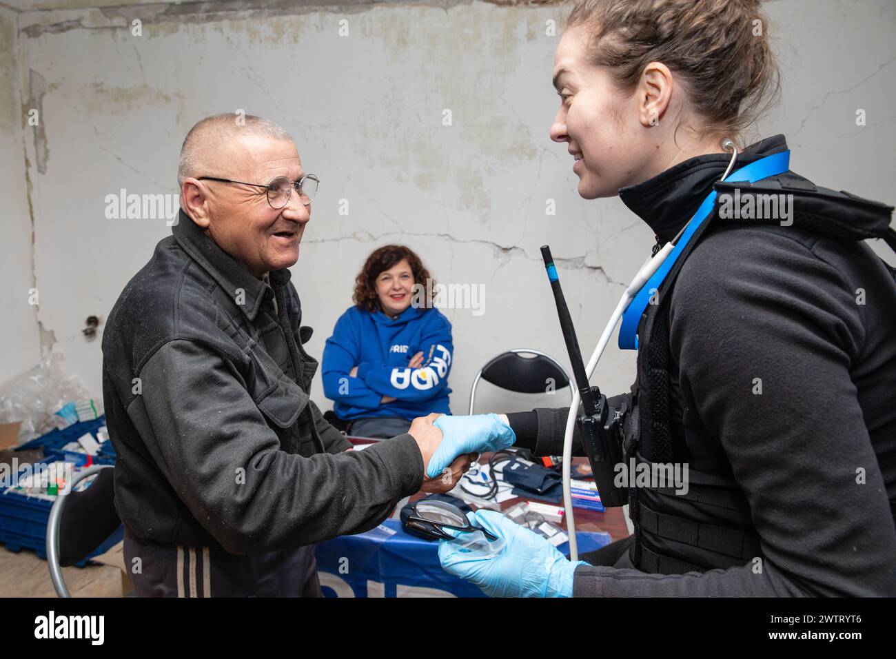 A local resident seen thanking doctors from Frida Ukraine Volunteer ...