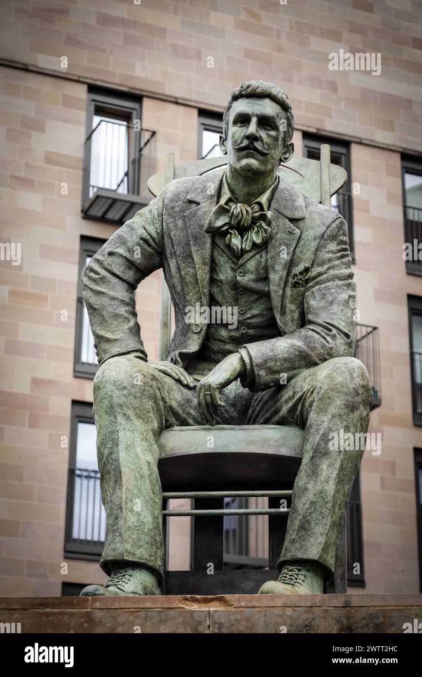 Statue of charles rennie mackintosh hi-res stock photography and images ...