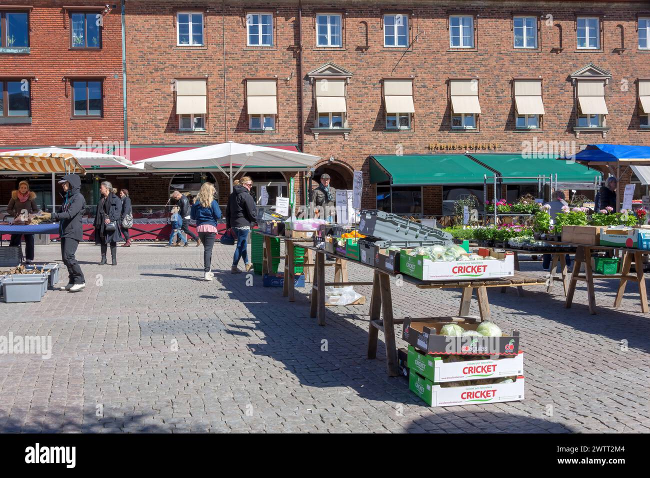 Square of commerce hi-res stock photography and images - Alamy