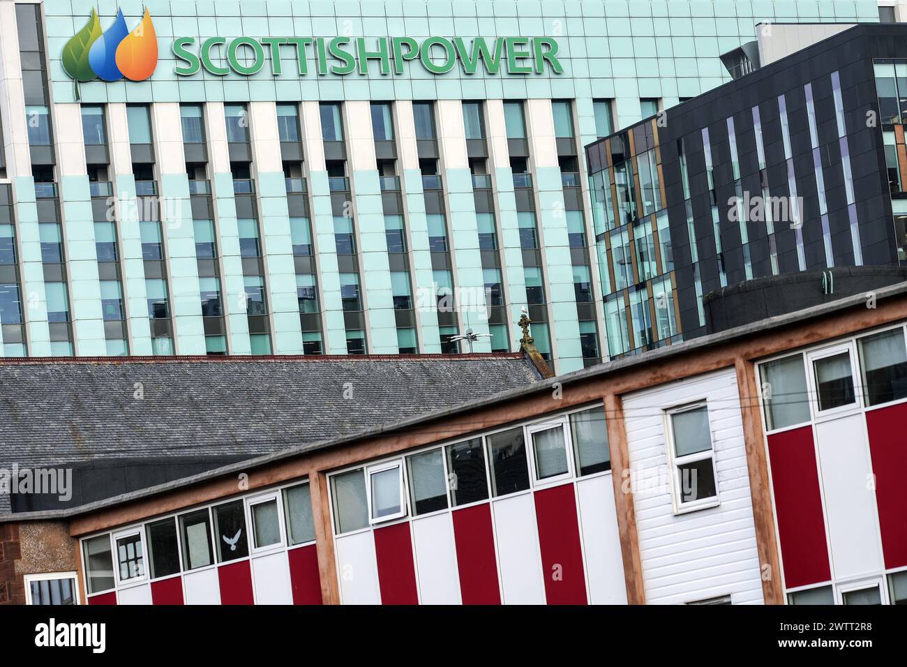 Net zero building offices hi-res stock photography and images - Alamy