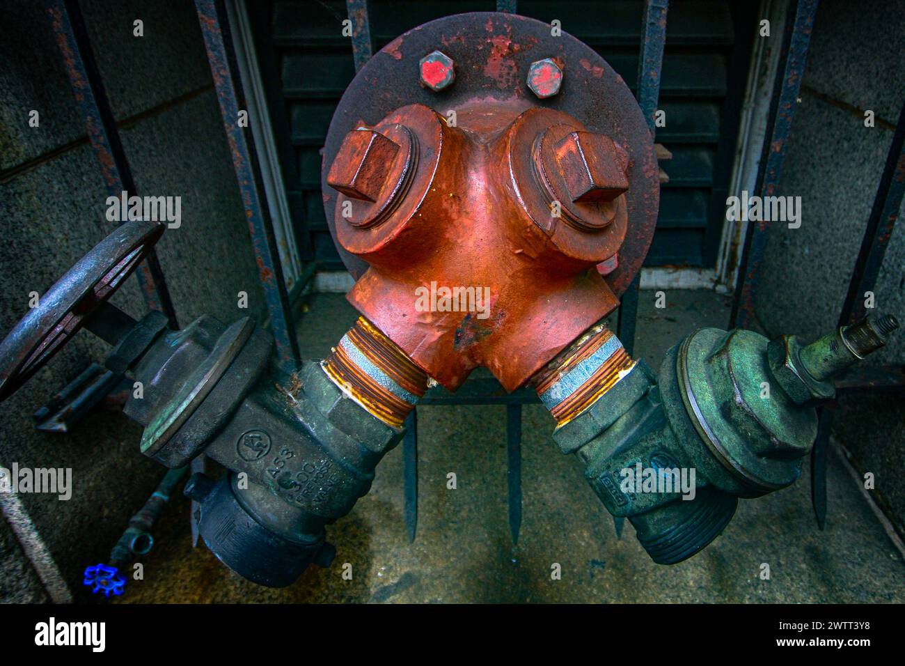 Raw metal fire hydrant plug Stock Photo - Alamy