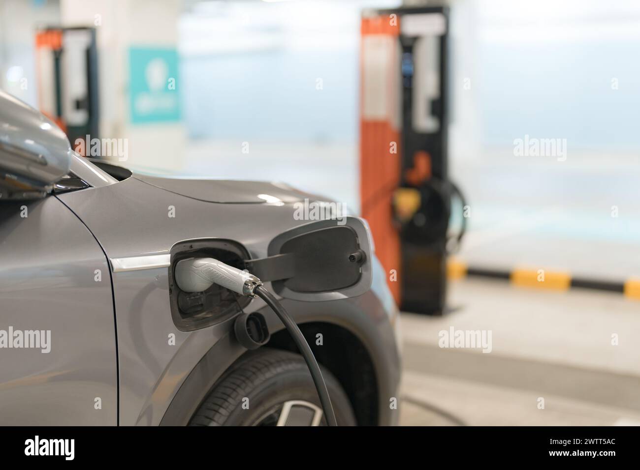 E-mobility, Electric vehicle charging, Electric car charging station ...