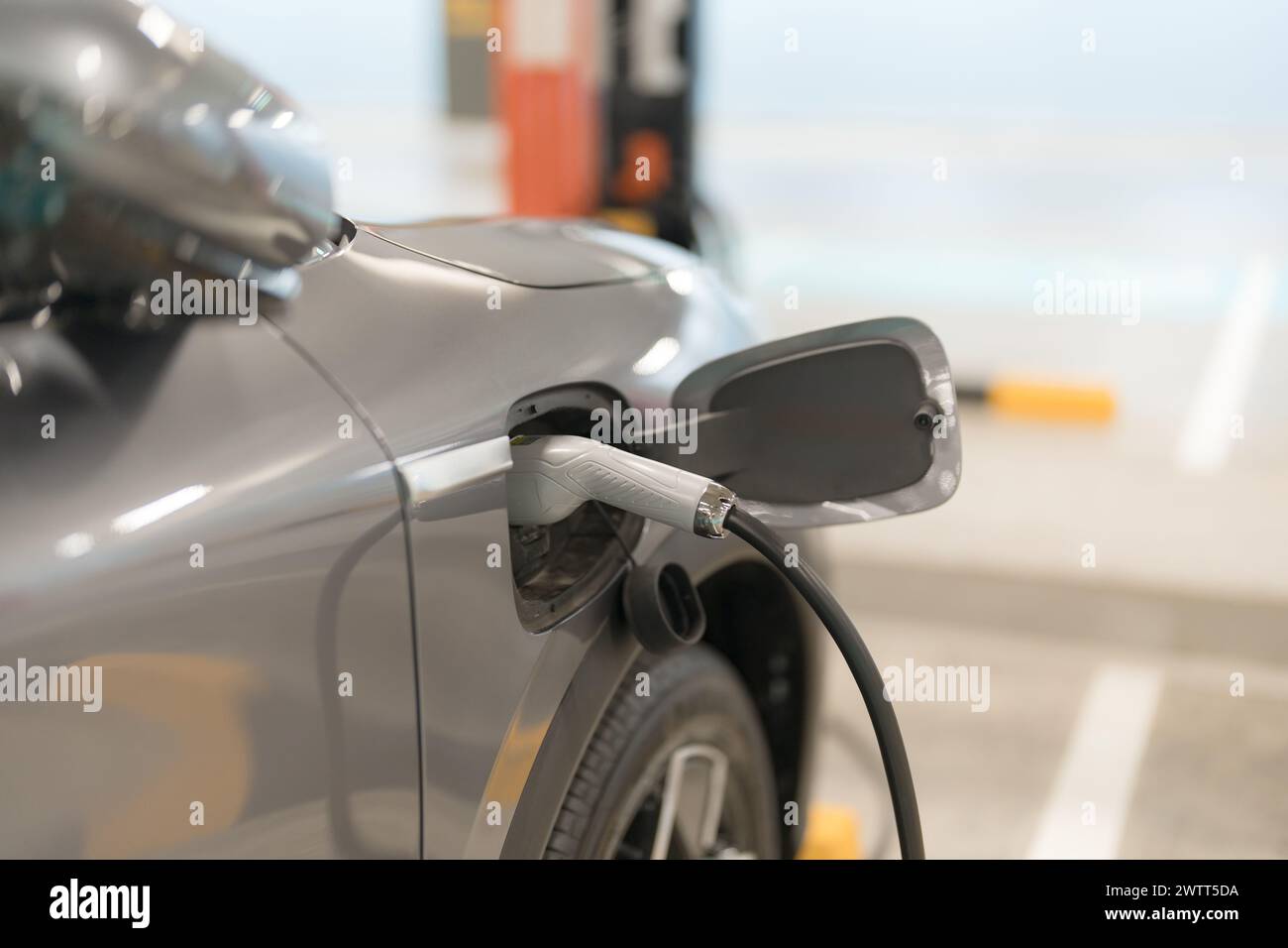 E-mobility, Electric vehicle charging, Electric car charging station ...