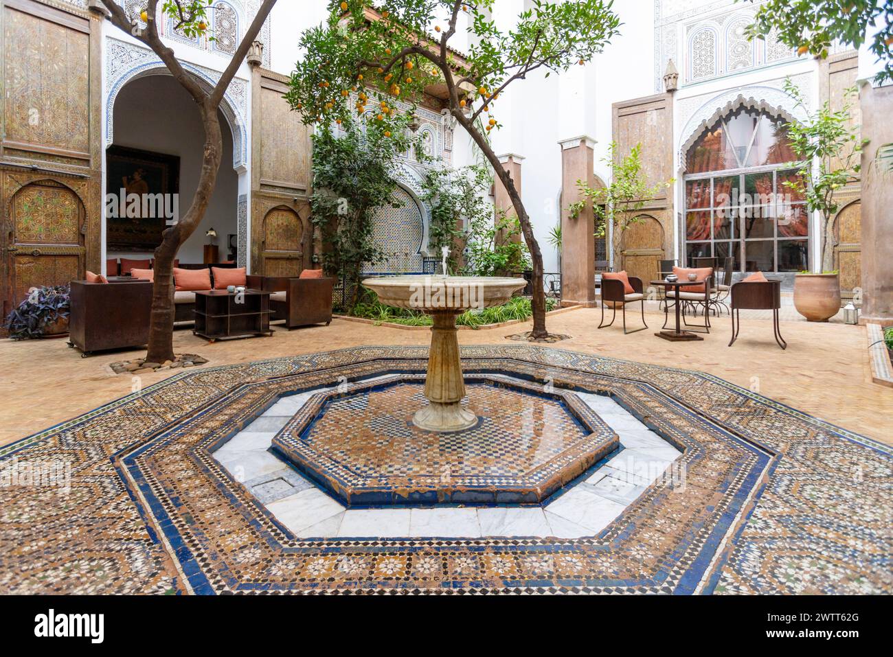 Hacienda courtyard hi-res stock photography and images - Alamy