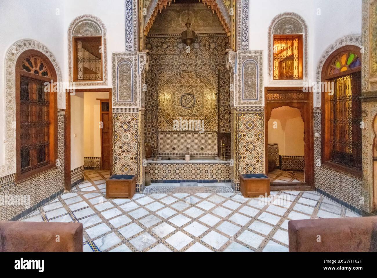 Hacienda courtyard hi-res stock photography and images - Alamy