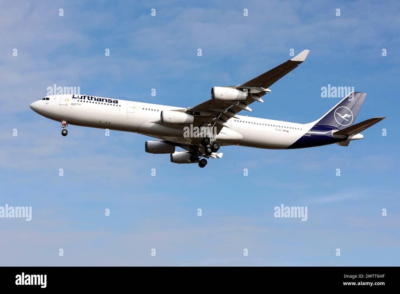 Frankfurt Flughafen Ein Airbus A340-300 der Lufthansa mit dem Namen der Stadt Dorsten im ...