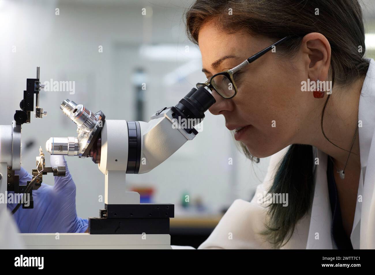 Medical researcher using microscope hi-res stock photography and images ...
