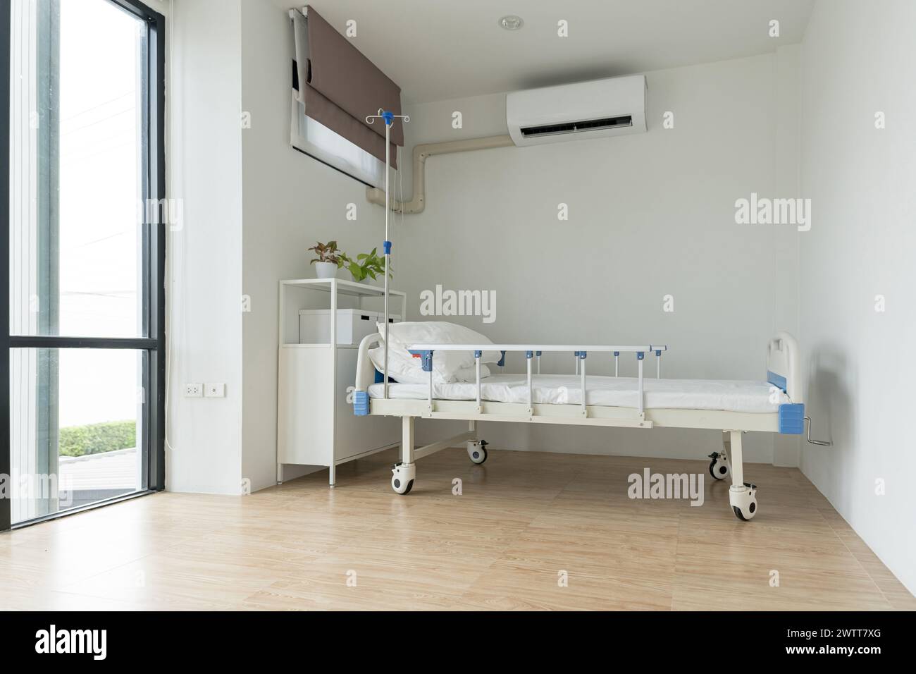 Recovery Room with beds on interior of an empty hospital room that is well ventilated Stock ...
