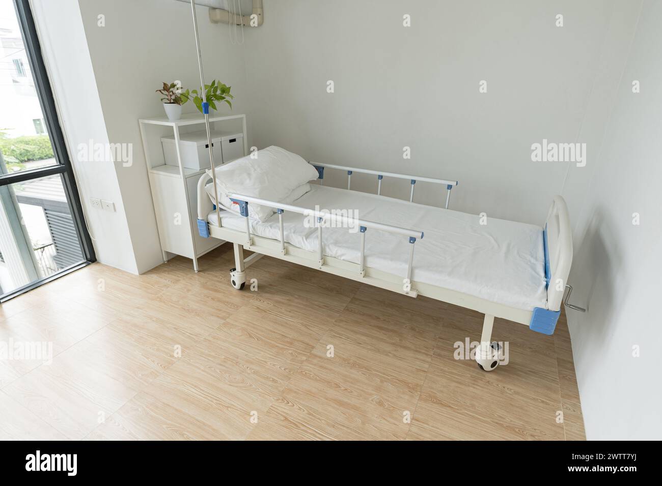 Recovery Room with beds on interior of an empty hospital room that is well ventilated Stock ...