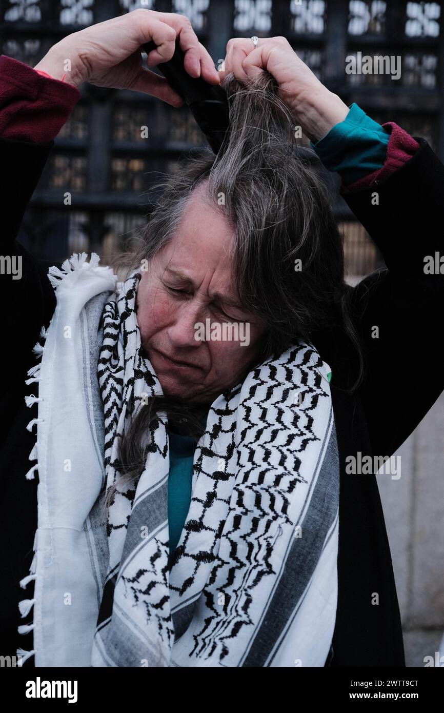 Do women shave their arms hi-res stock photography and images - Alamy