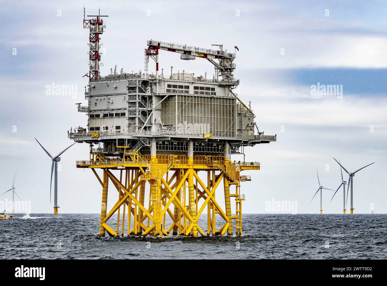 Offshore production platform hi-res stock photography and images - Alamy