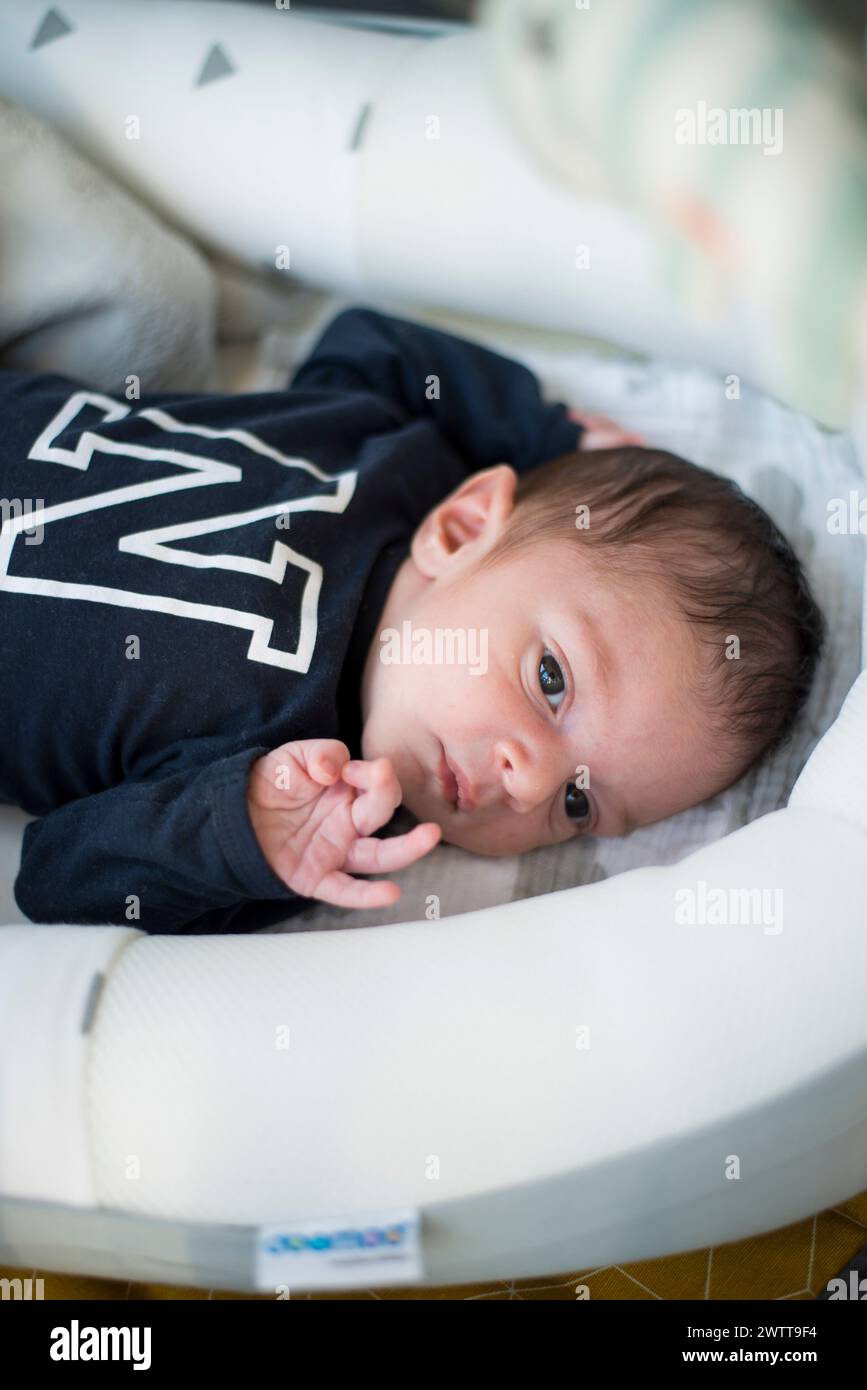 Curious gazes hi-res stock photography and images - Alamy
