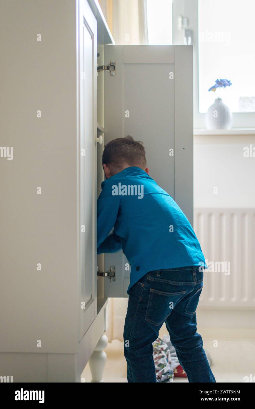 Incabinet hi-res stock photography and images - Alamy
