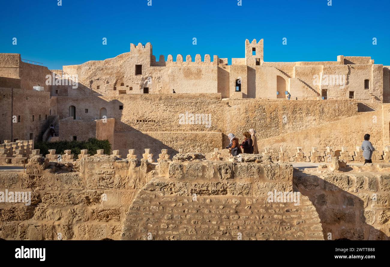 Tunisia women medieval hi-res stock photography and images - Alamy