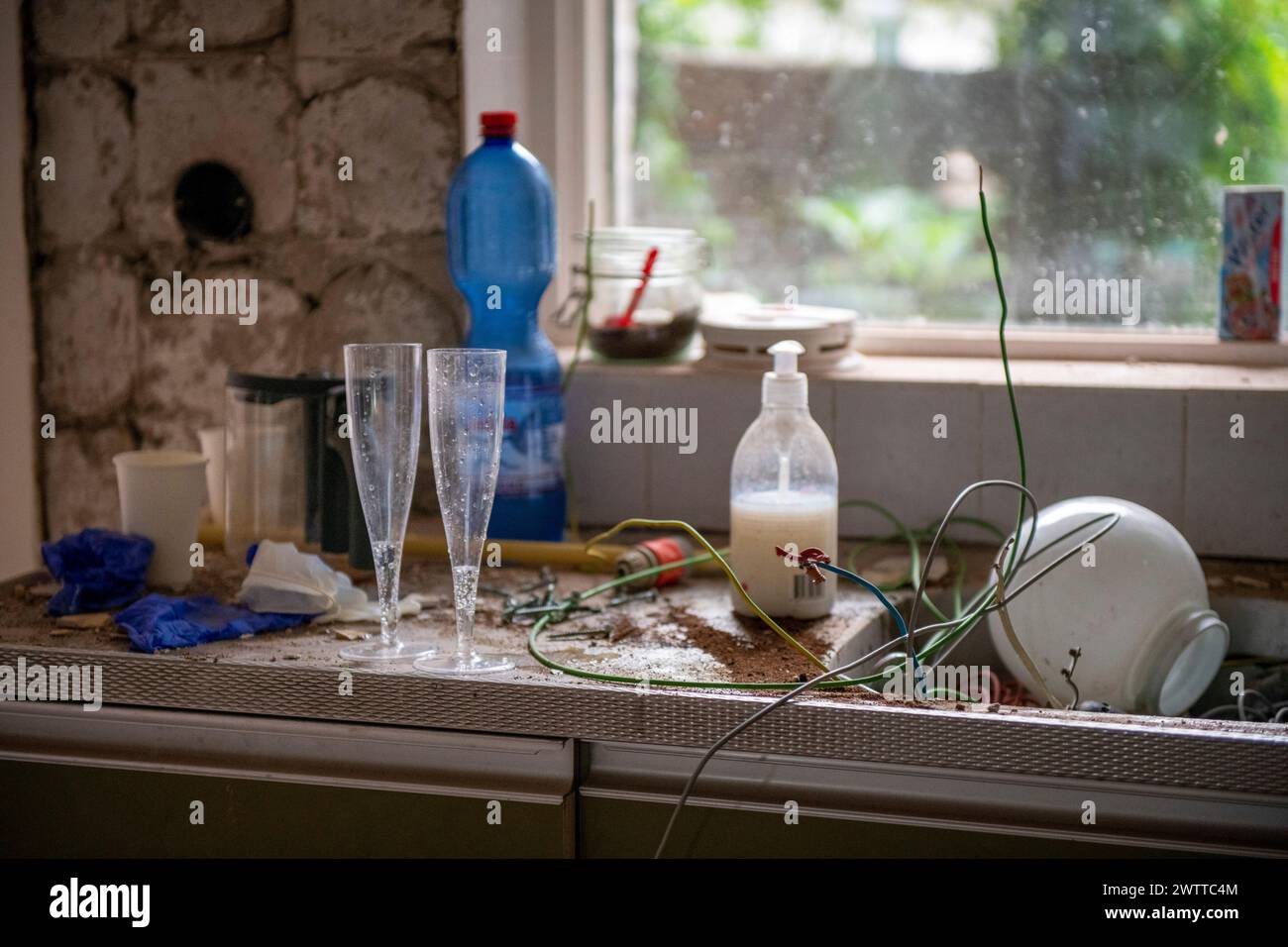 Cluttered windowsill hi-res stock photography and images - Alamy
