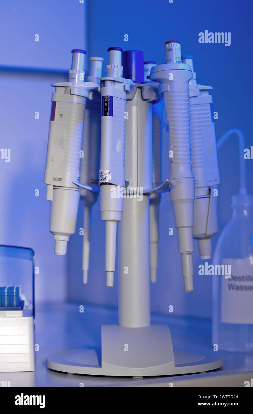 Precisipipettes hi-res stock photography and images - Alamy