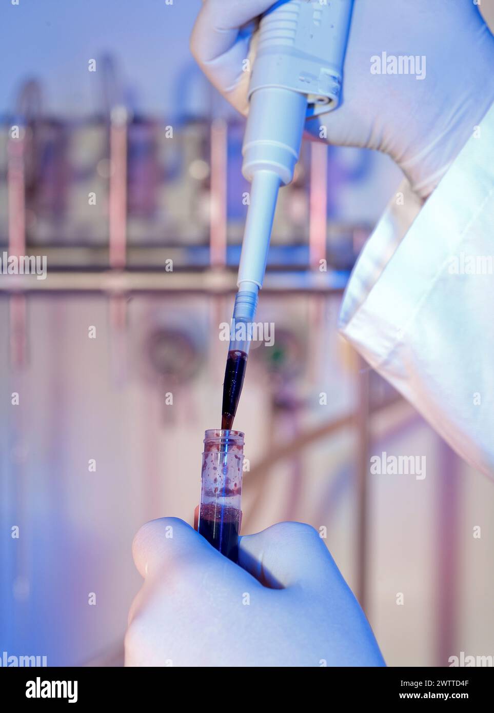 Setting up equipment in a lab hi-res stock photography and images - Alamy