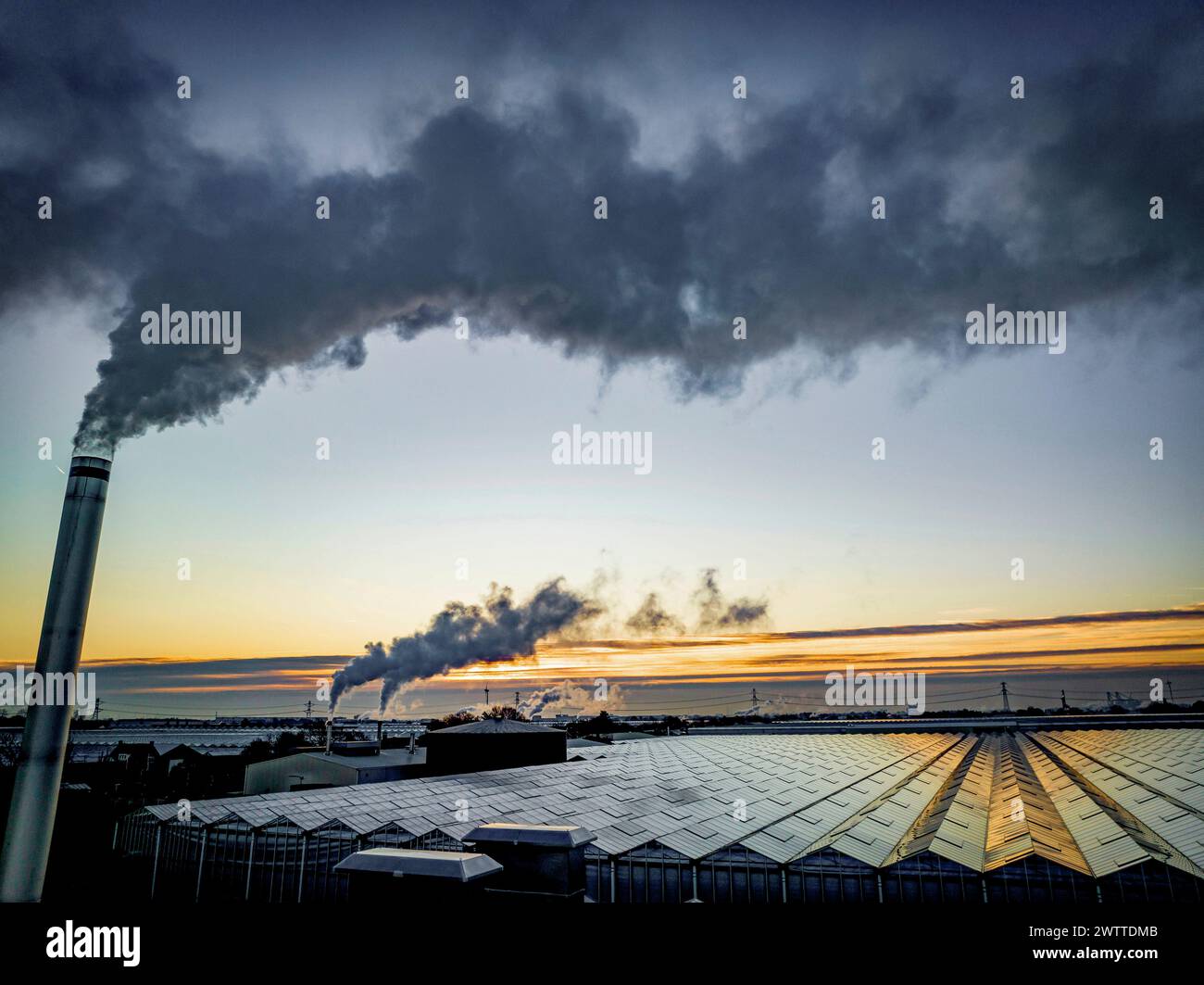 Smokestacks hi-res stock photography and images - Alamy