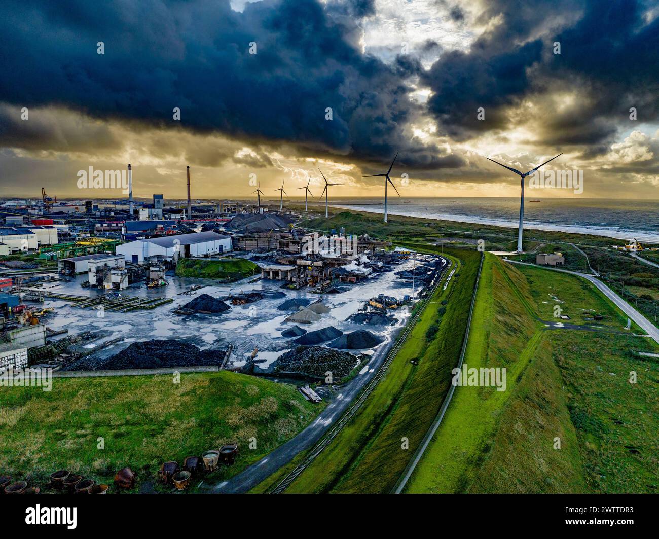 Industrial landscape hi-res stock photography and images - Alamy