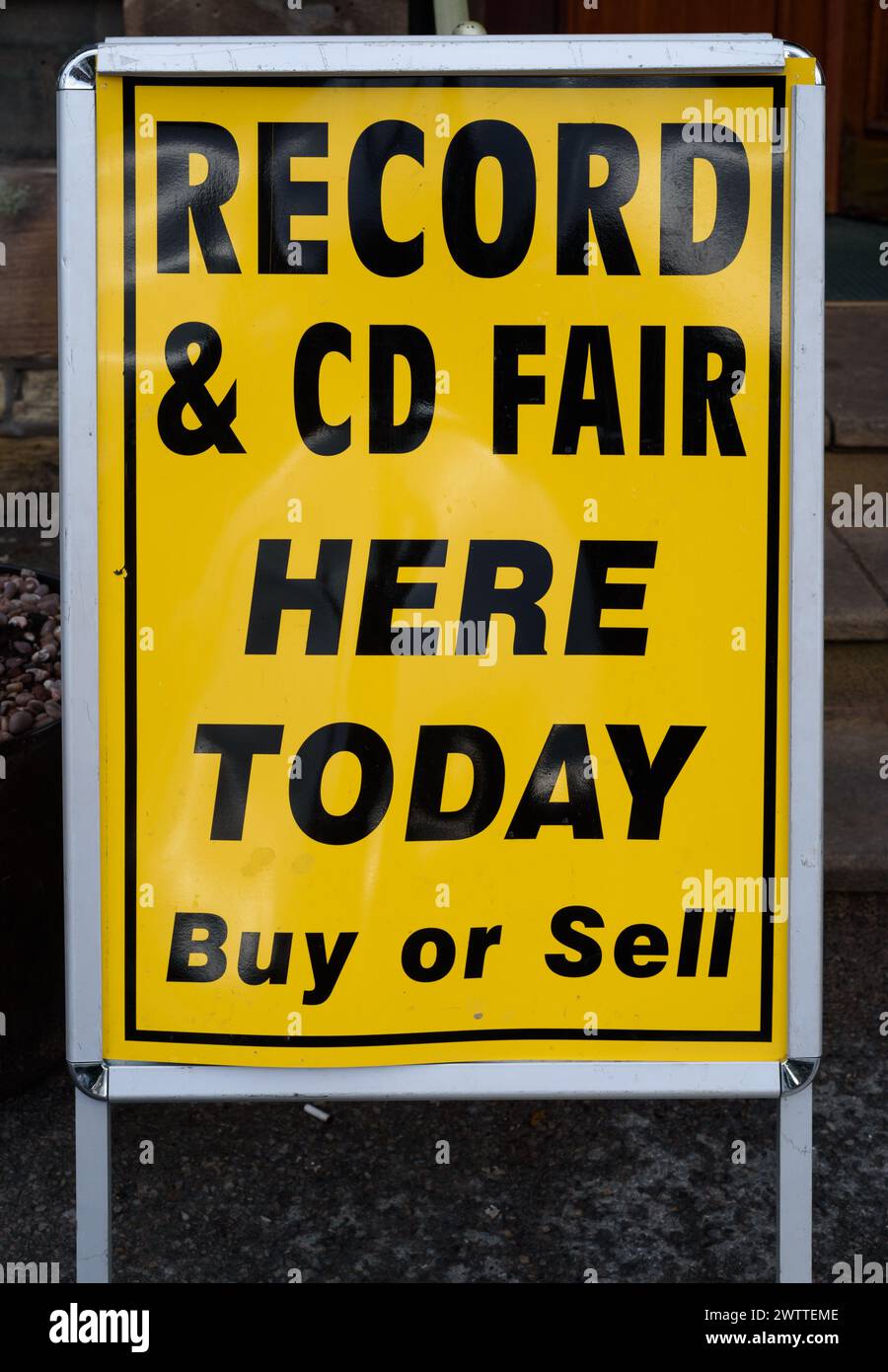 Yellow sign advertising a record fair Stock Photo - Alamy