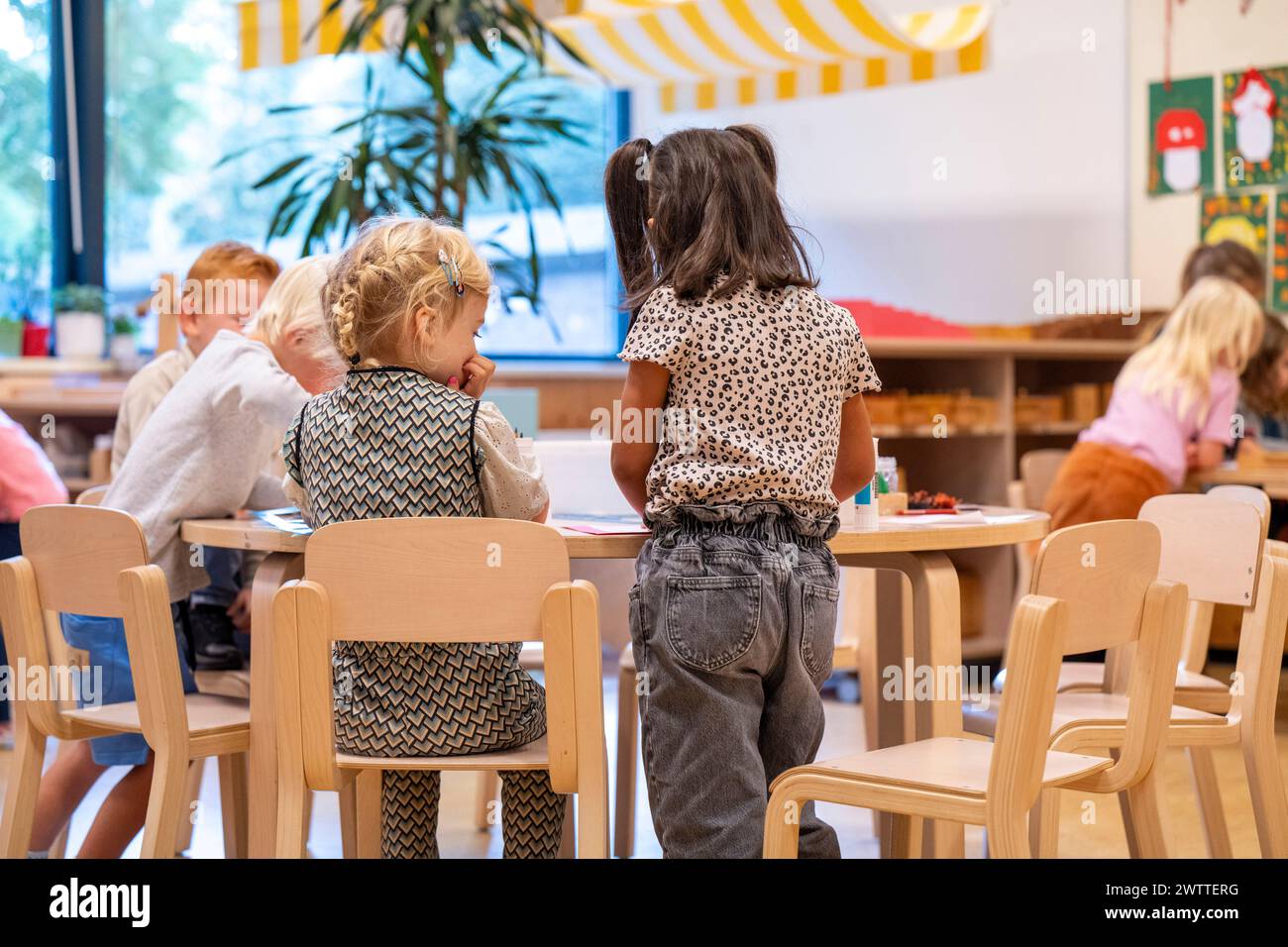 Classroom setting hi-res stock photography and images - Alamy