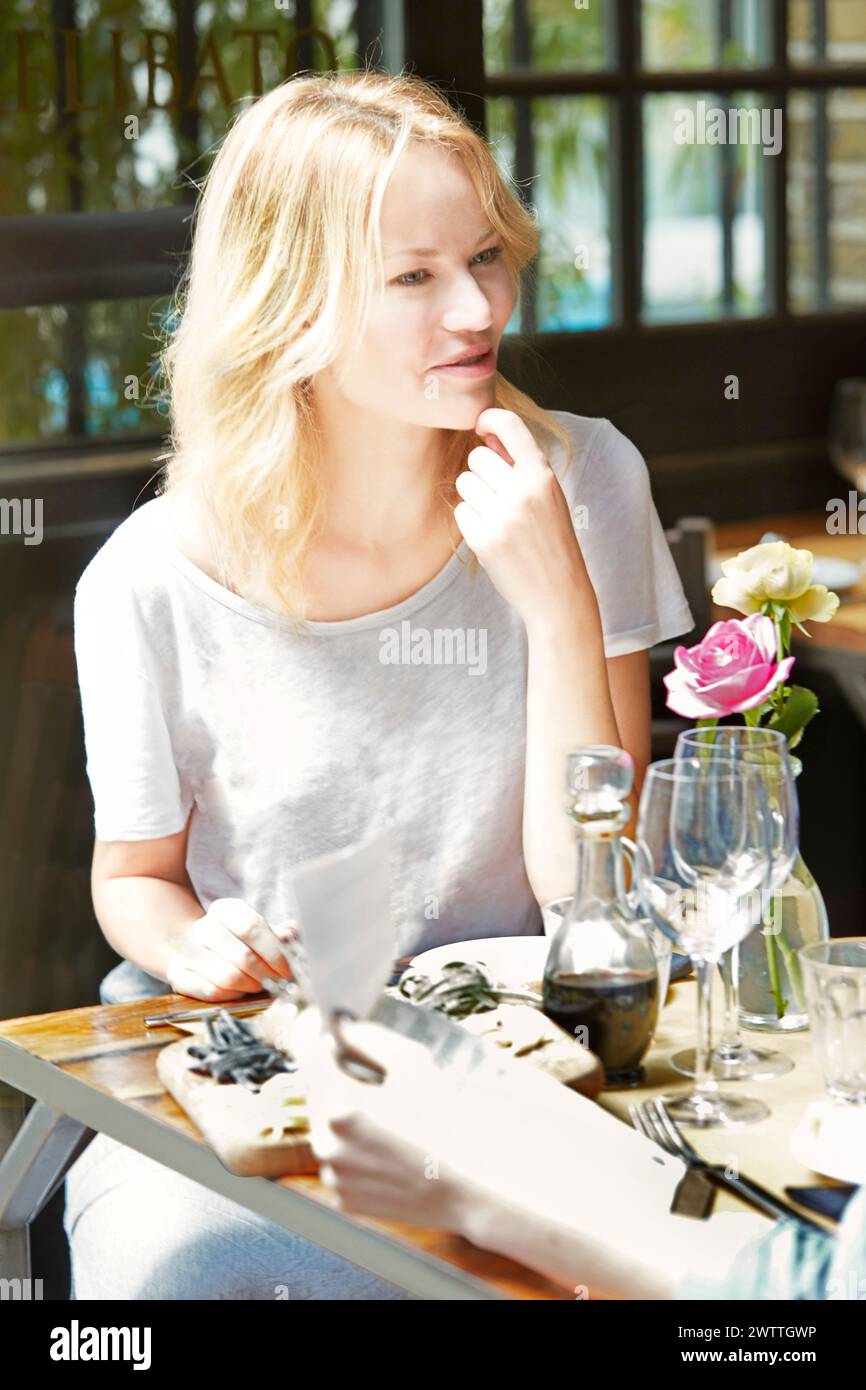 Sunny restaurant hi-res stock photography and images - Alamy