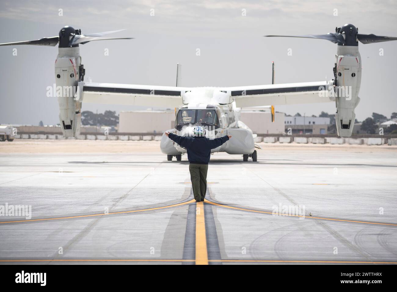 Mv 22 osprey pilot hi-res stock photography and images - Alamy