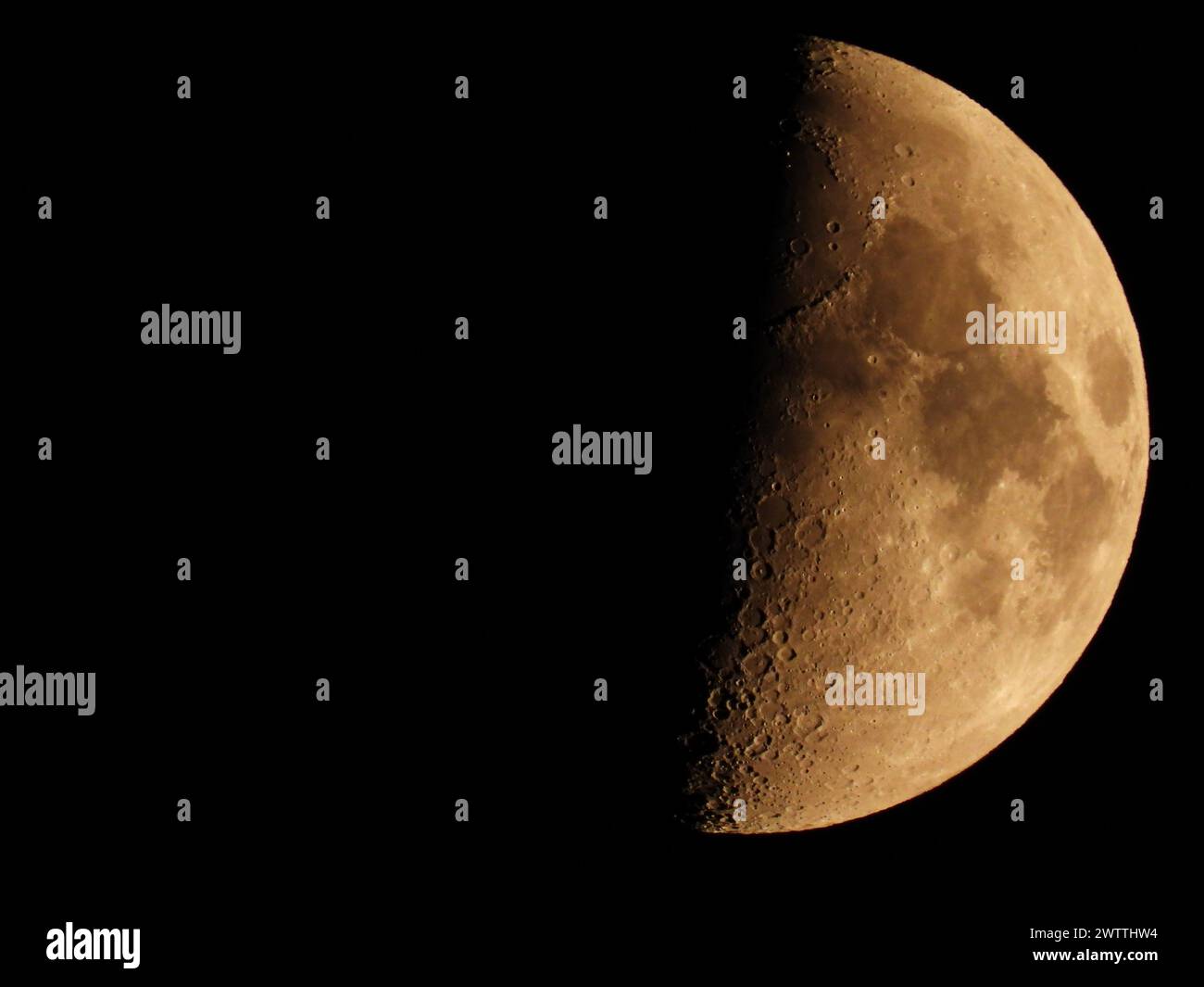 Crescent moon with clear sky, no stars visible Stock Photo - Alamy