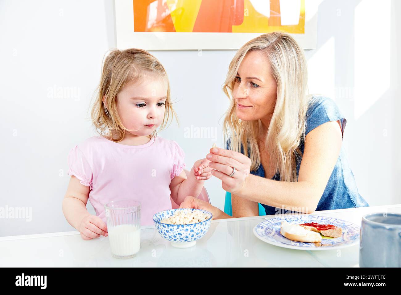 Child at table hi-res stock photography and images - Alamy