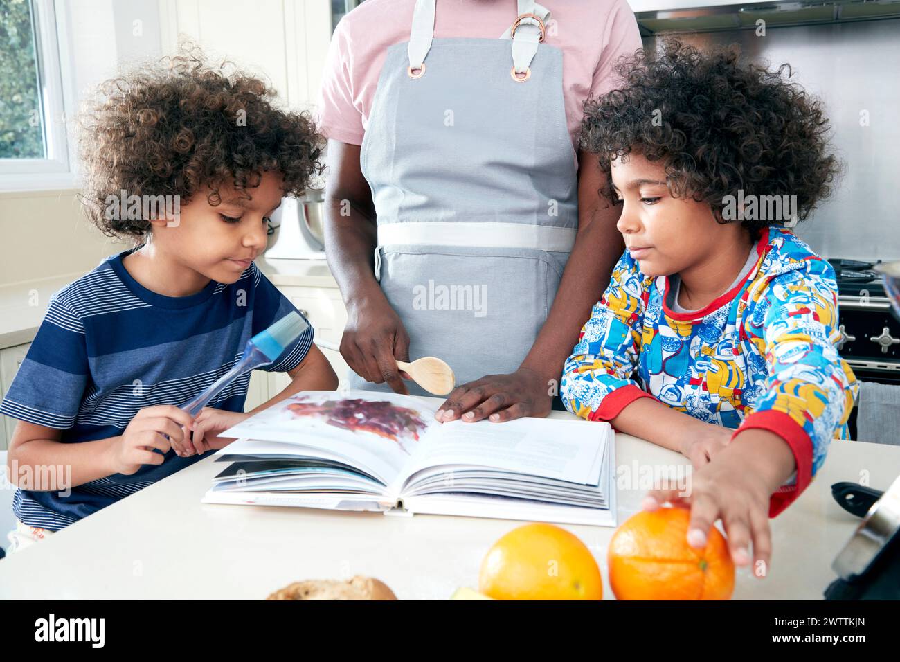 Supervision hi-res stock photography and images - Alamy