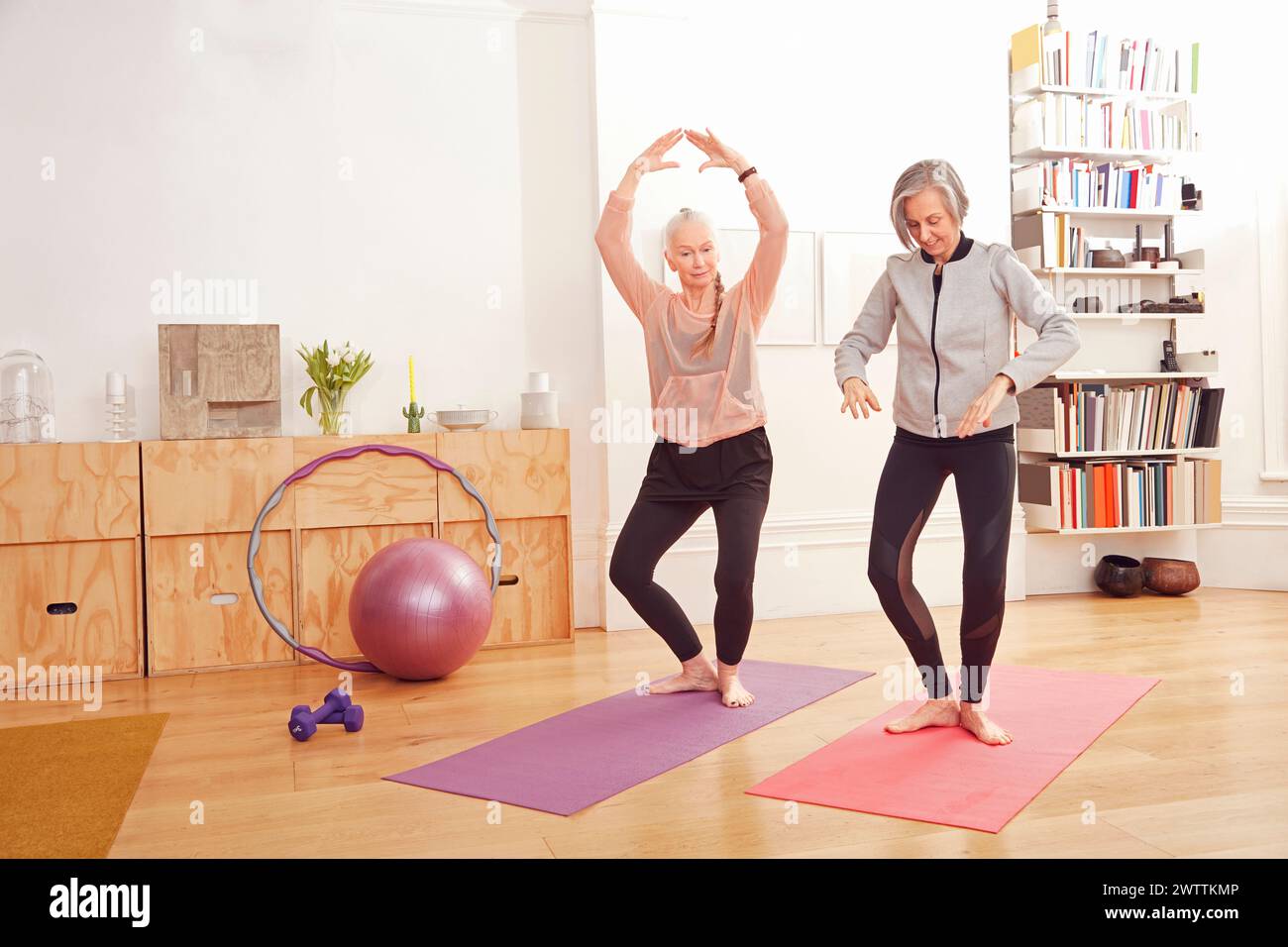 Comfortable living room setting hi-res stock photography and images - Alamy