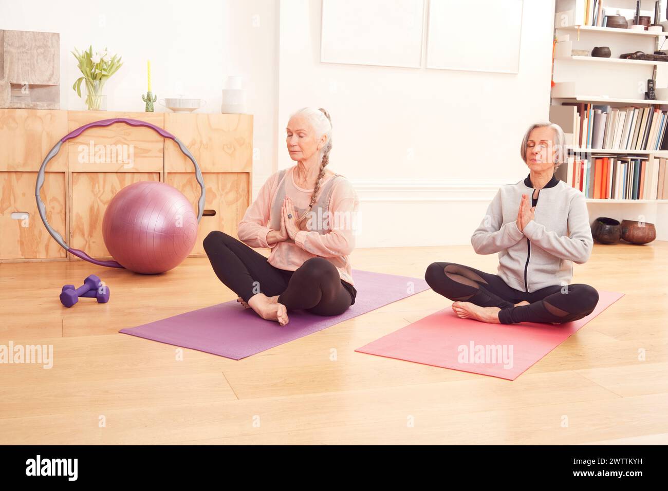 Fitness room yoga mats hi-res stock photography and images - Alamy