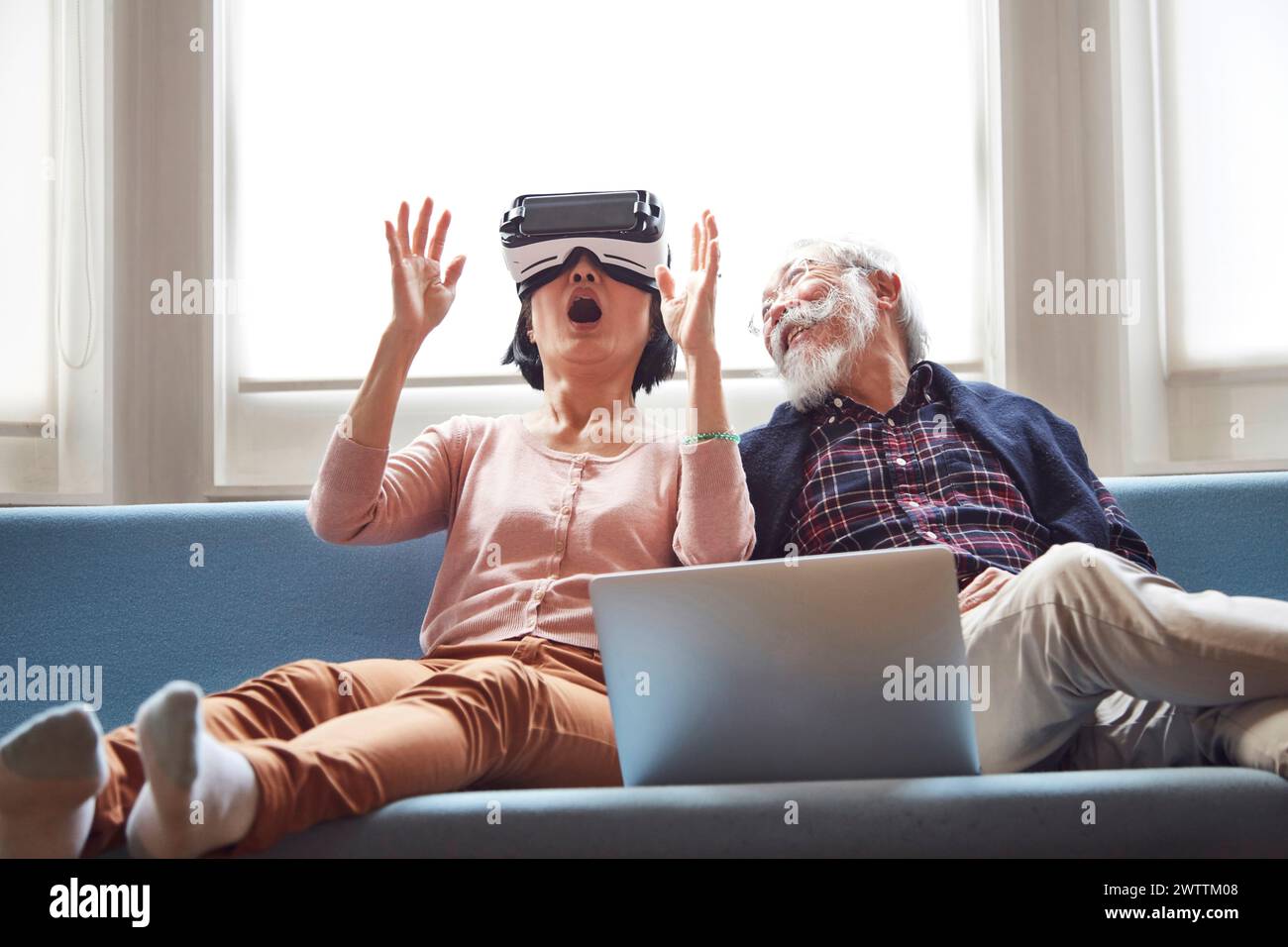 Senior vr user hi-res stock photography and images - Alamy