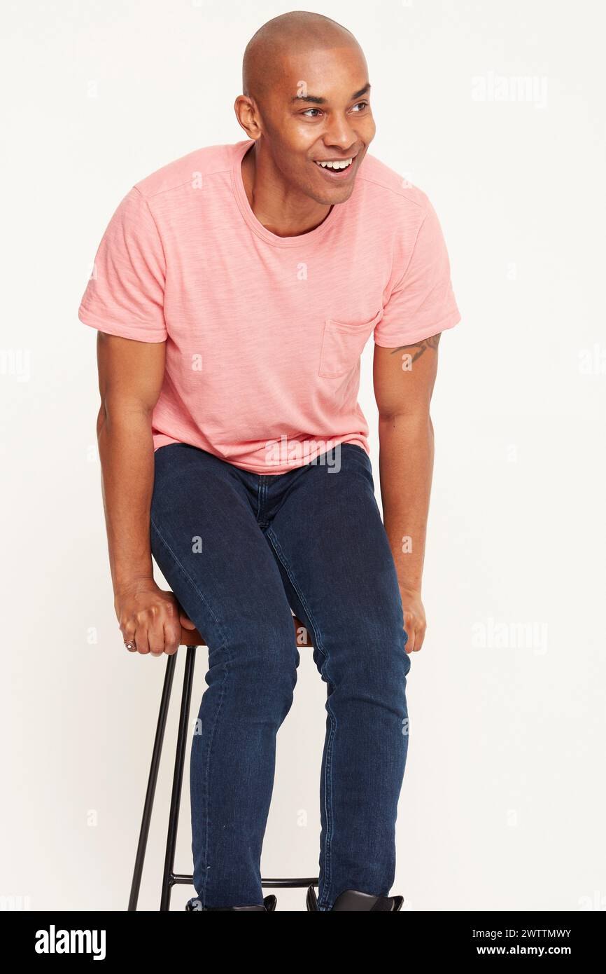 Black man sitting on a stool hi-res stock photography and images - Alamy