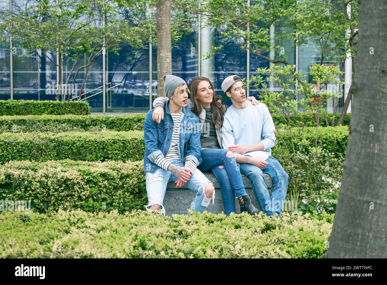 Three friends sitting park hi-res stock photography and images - Alamy