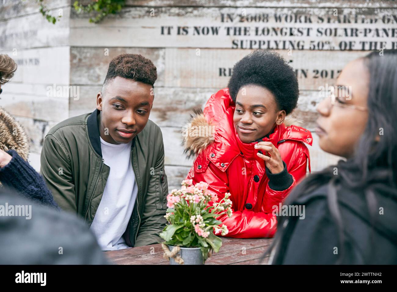 Engaged conversation hi-res stock photography and images - Alamy