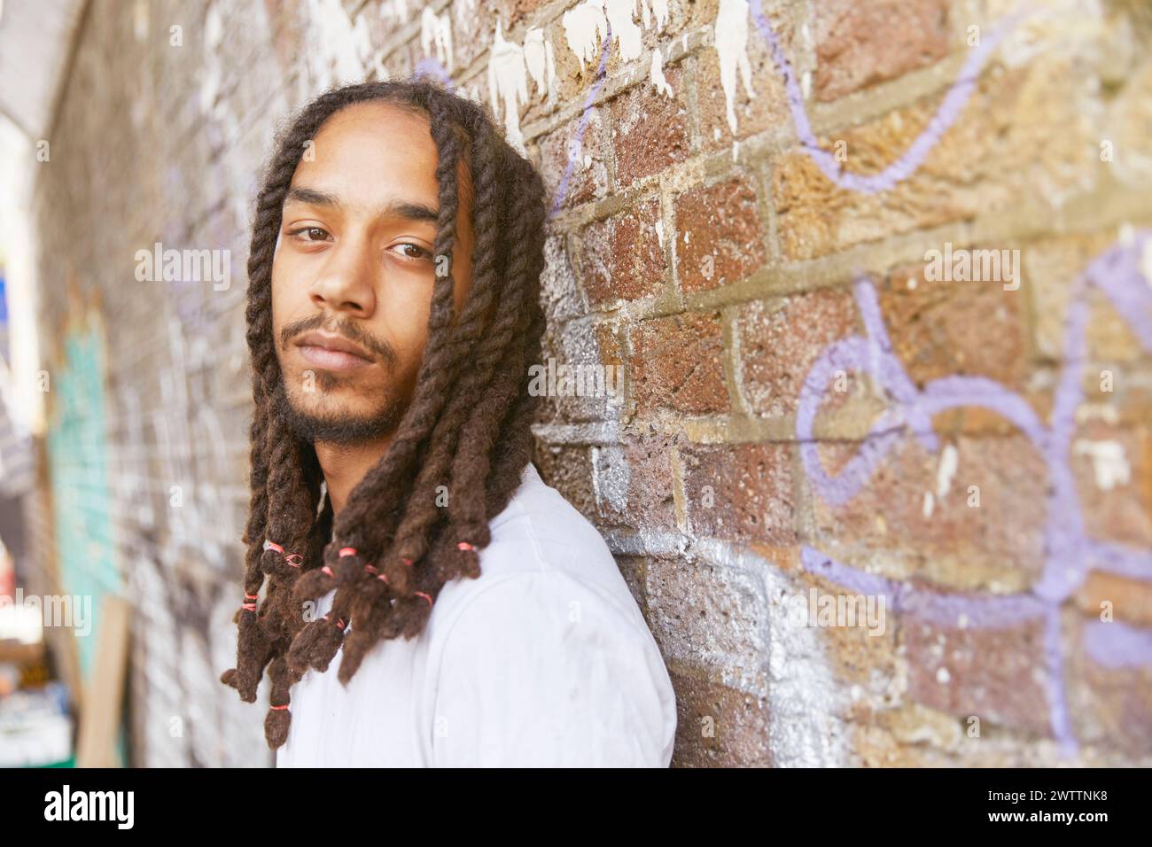 Young people against graffiti hi-res stock photography and images - Alamy