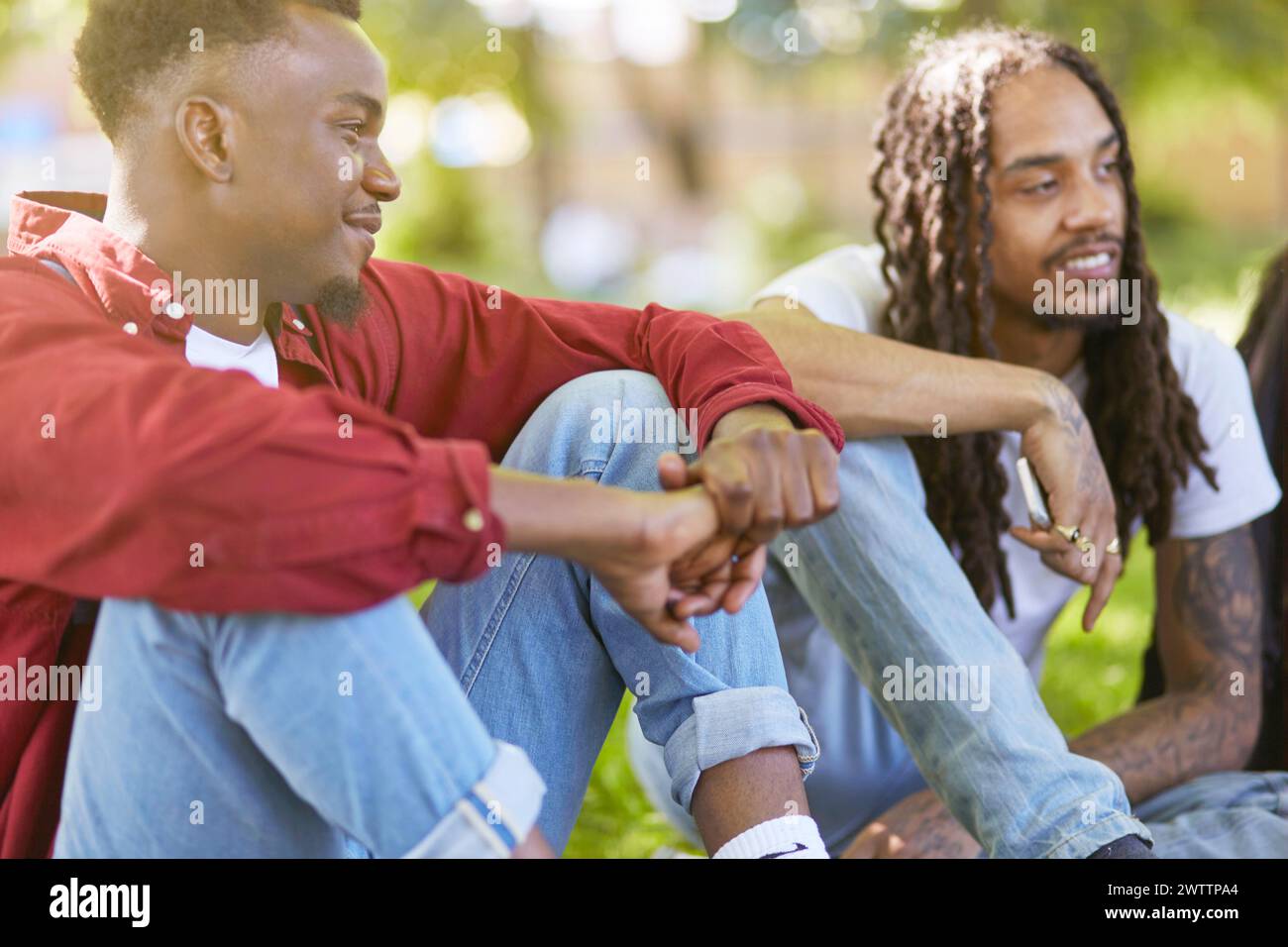 Two men sitting park hi-res stock photography and images - Alamy